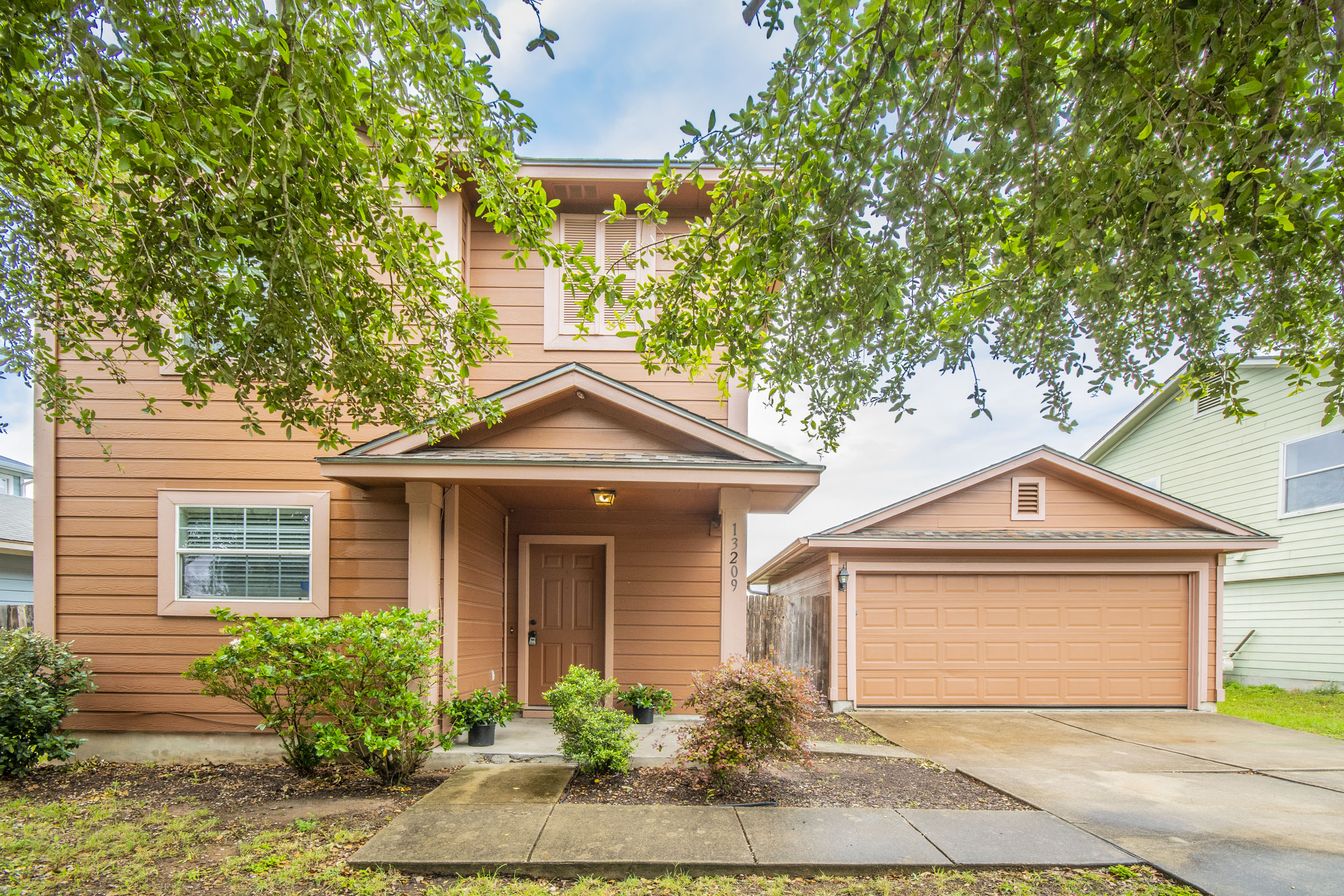 Home [uepropmgmt.managebuilding.com]